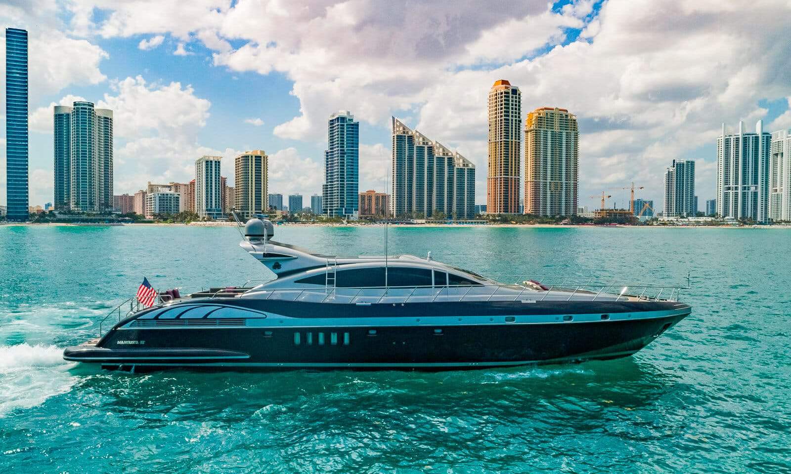 92’ Mangusta • Miami Boats Rental