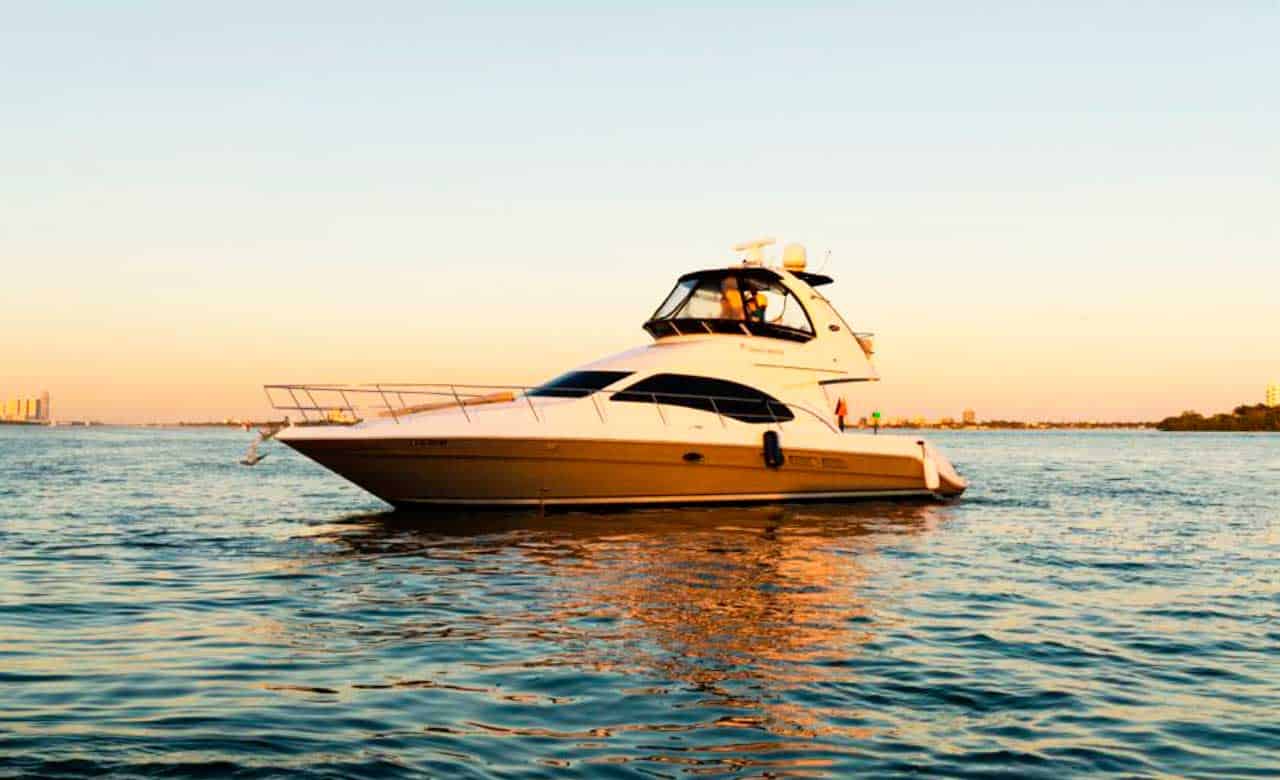 47' Sea Ray Sedan • Miami Boats Rental