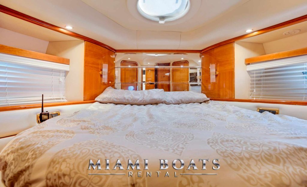 65' Azimut Victoria • Miami Boats Rental