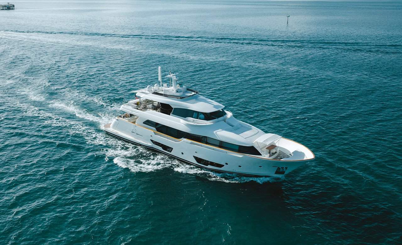 95' Custom Line • Miami Boats Rental